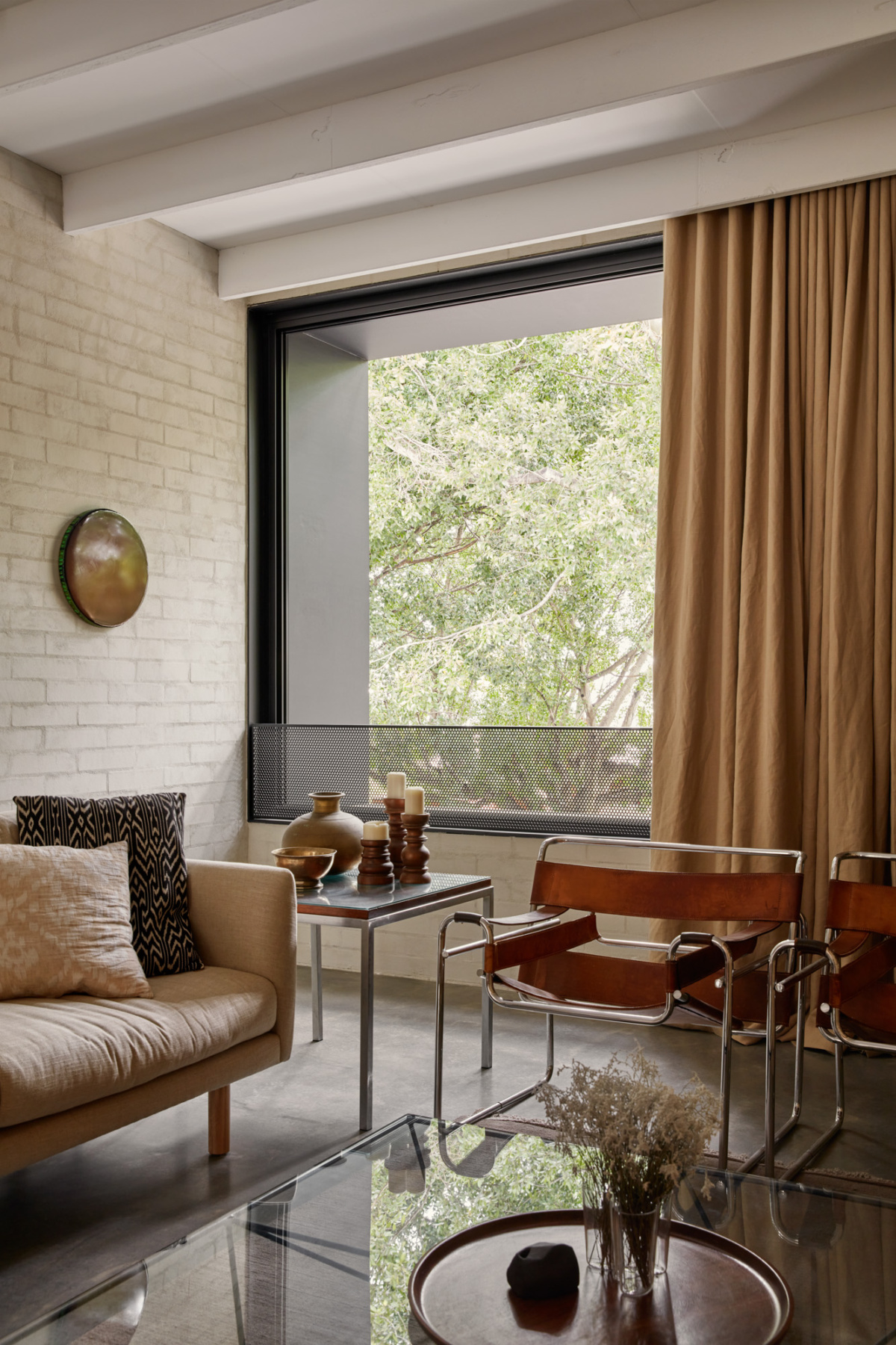 brick house - studio roam